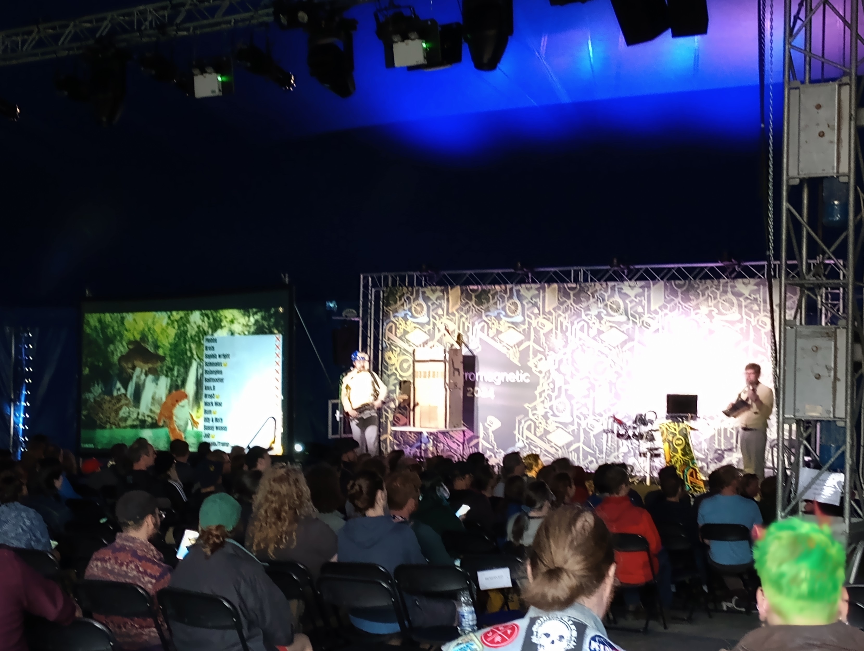 Simon 🐝 Temple #emfcamp (@simonbtemple@mstdn.social) - Mastodon 🐘